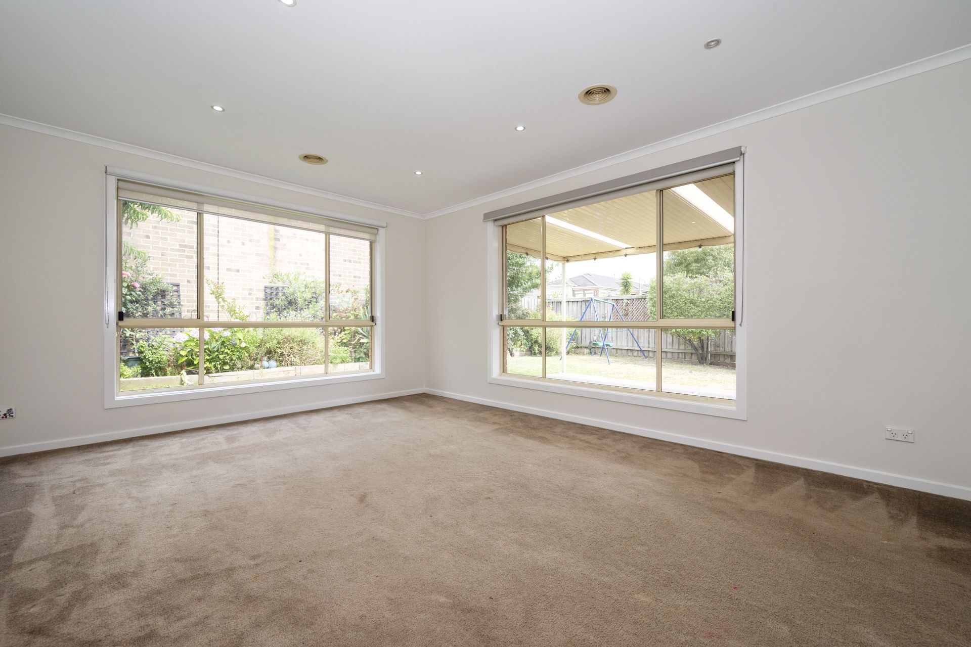 Real Estate For Lease - 7 Rowanval Terrace - Mernda , VIC