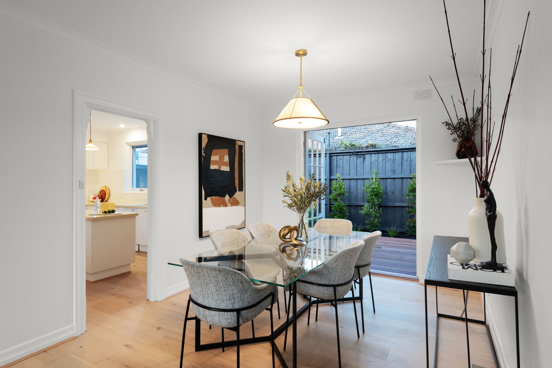 Kay & Burton | 1/22 Mercer Road, Armadale