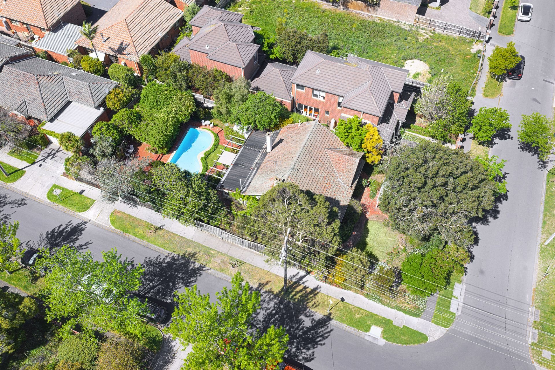 Kay & Burton | 16 Meadow Grove, Deepdene