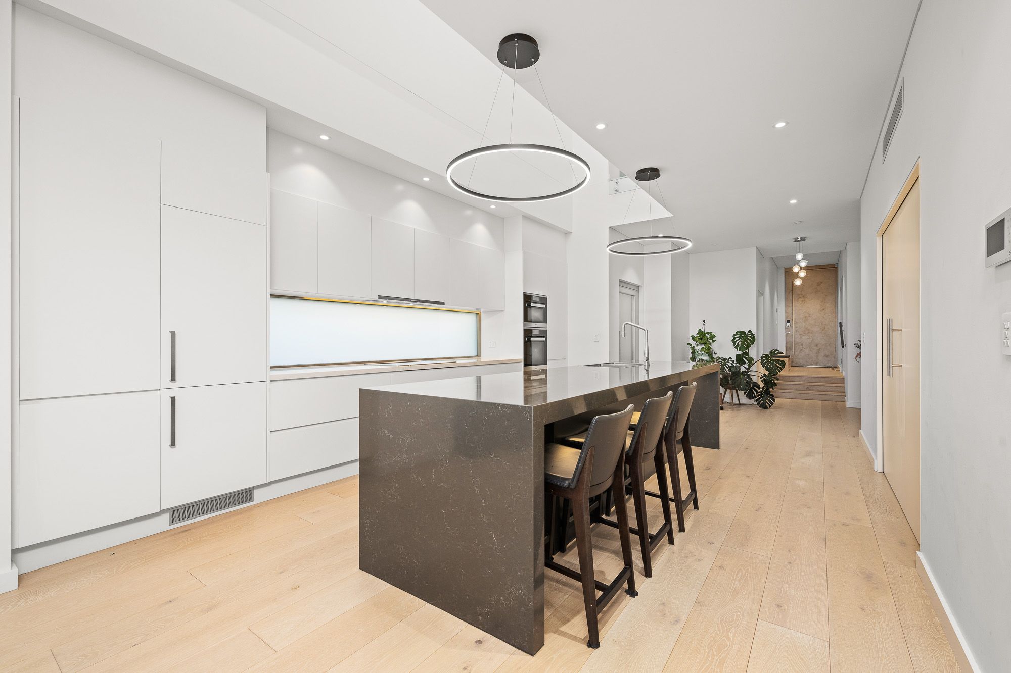 96 Kangaroo Point Road, Kangaroo Point | Luxe Agency by Maurice Maroon