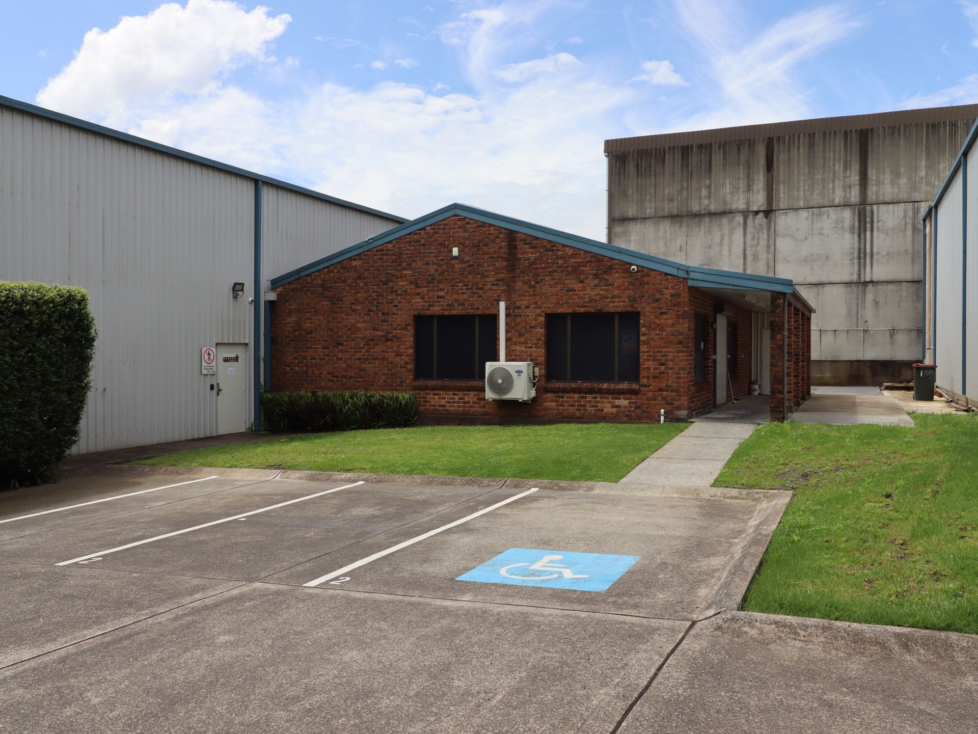 2/10 Doyle Avenue, Unanderra | WHK Commercial
