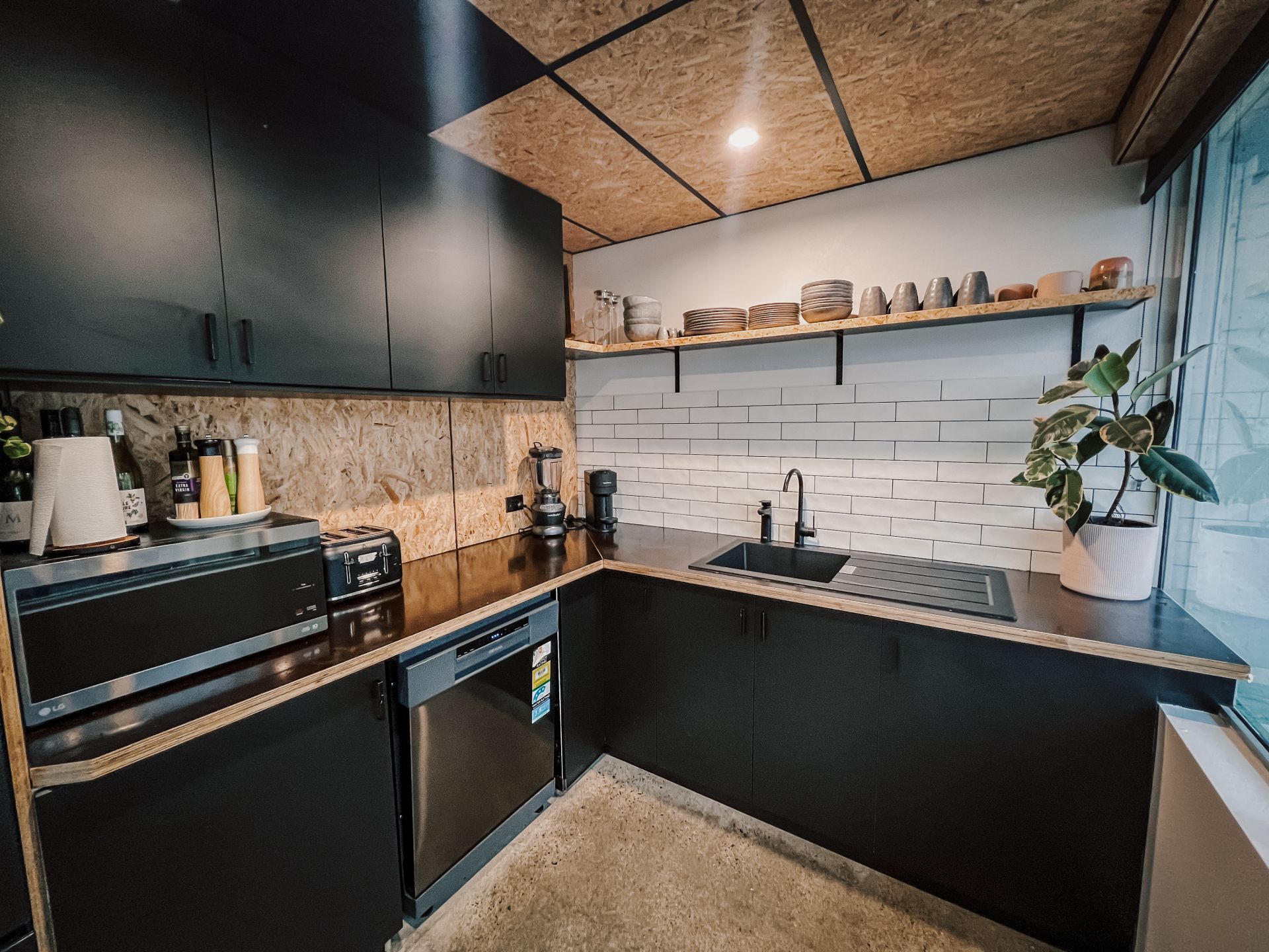 4a/33 James Street, Burleigh Heads | Lacey West Real Estate