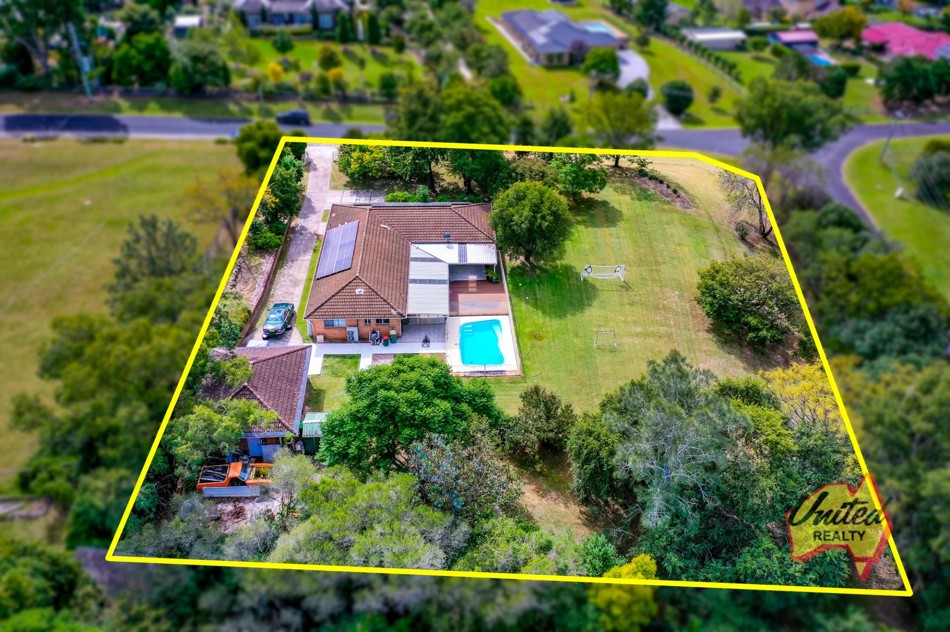 4 Whiteman Lane, Ellis Lane | United Realty