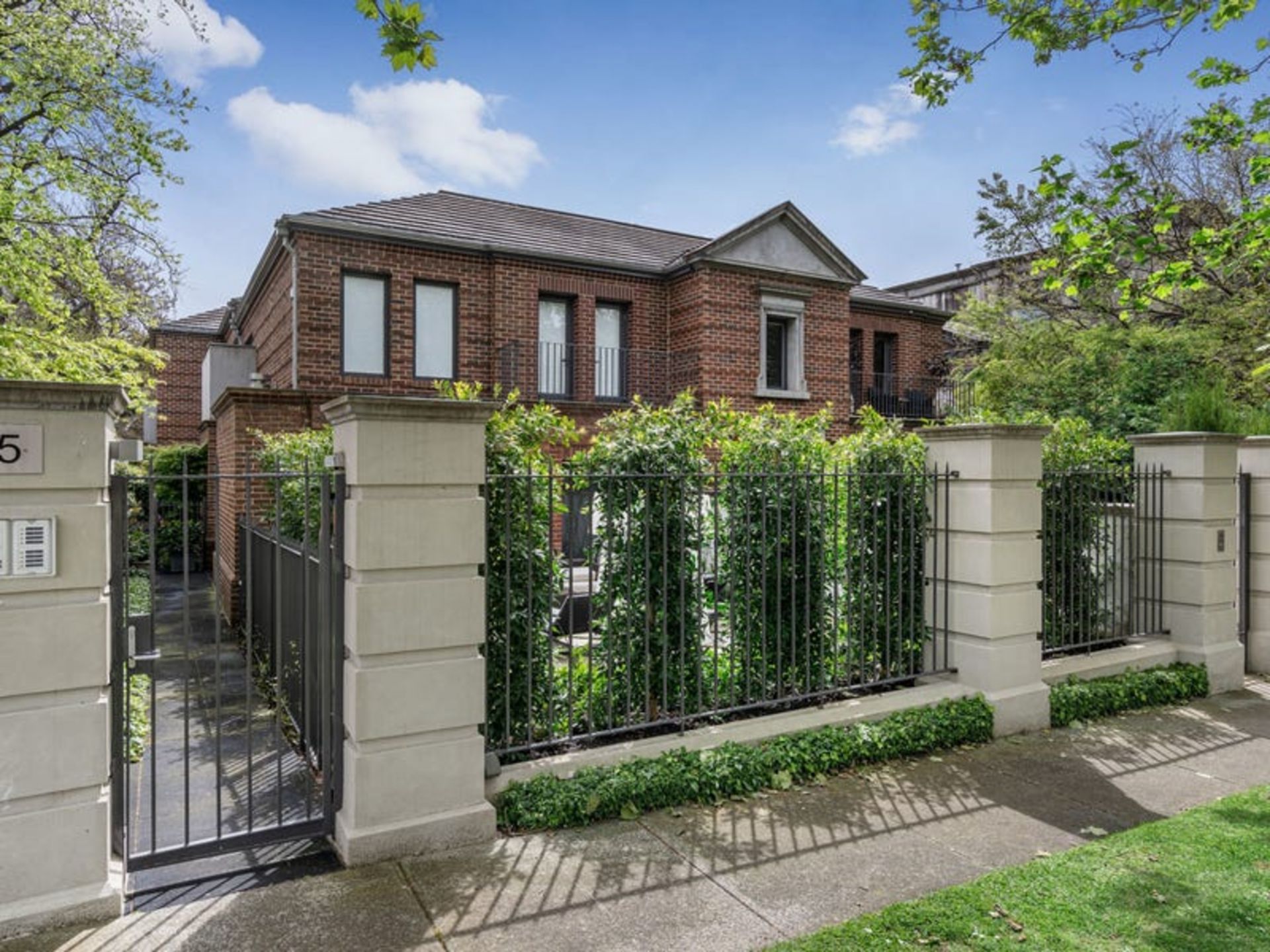 Kay & Burton | 10/5 Woorigoleen Road, Toorak